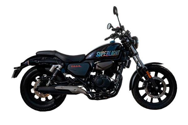 Superlight 200S | Elegancia, Rebeldía y Comodidad en Cada Ruta